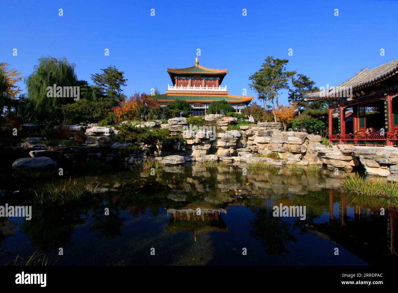 Chinese landscape architecture Stock Photo - Alamy