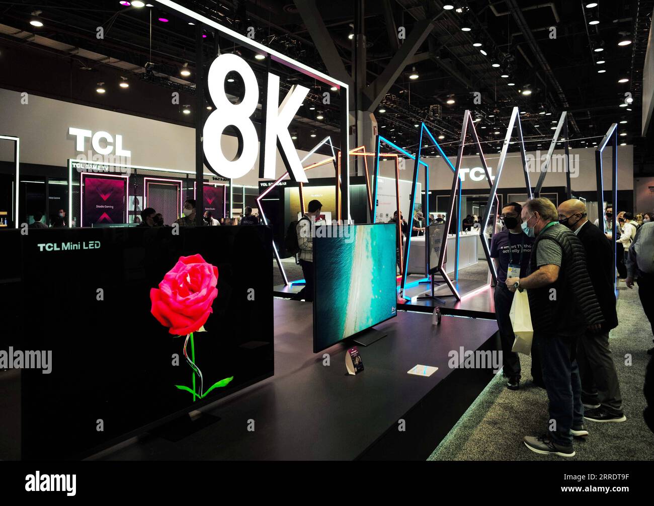 8k tv ces hi-res stock photography and images - Alamy