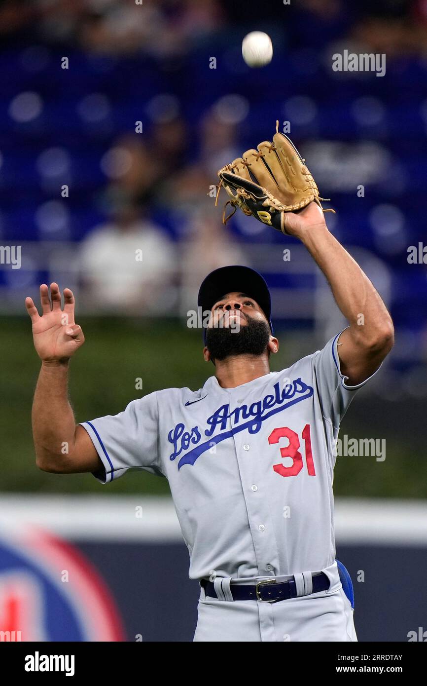 Los Angeles Dodgers second baseman Amed Rosario (31) catches a ball hit ...