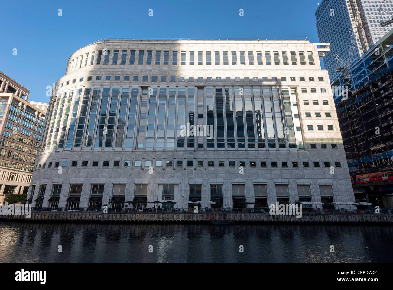 220110 -- LONDON, Jan. 10, 2022 -- Photo taken on Jan. 9, 2022 shows a ...