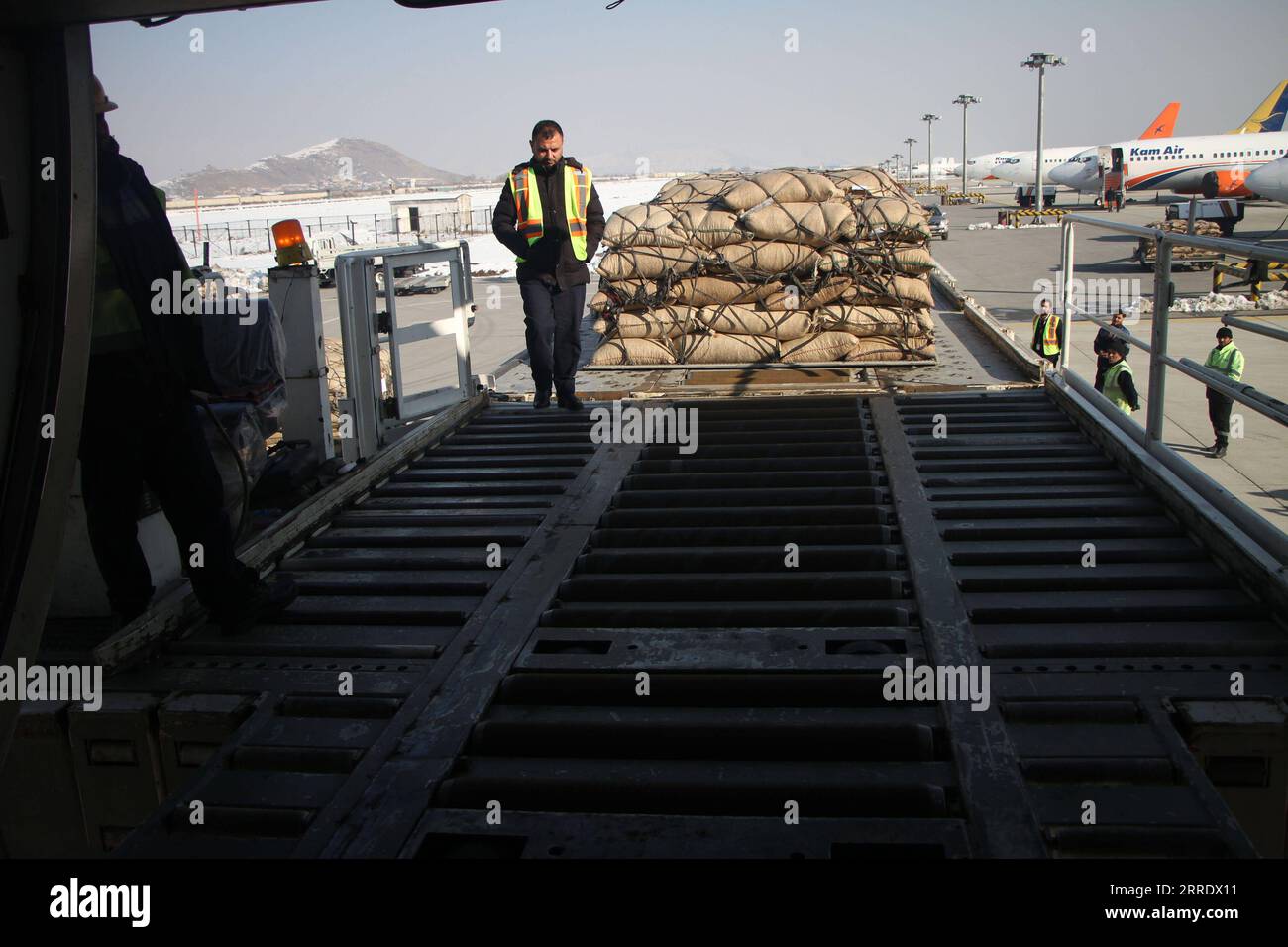 Nuts china cargo hi-res stock photography and images - Alamy