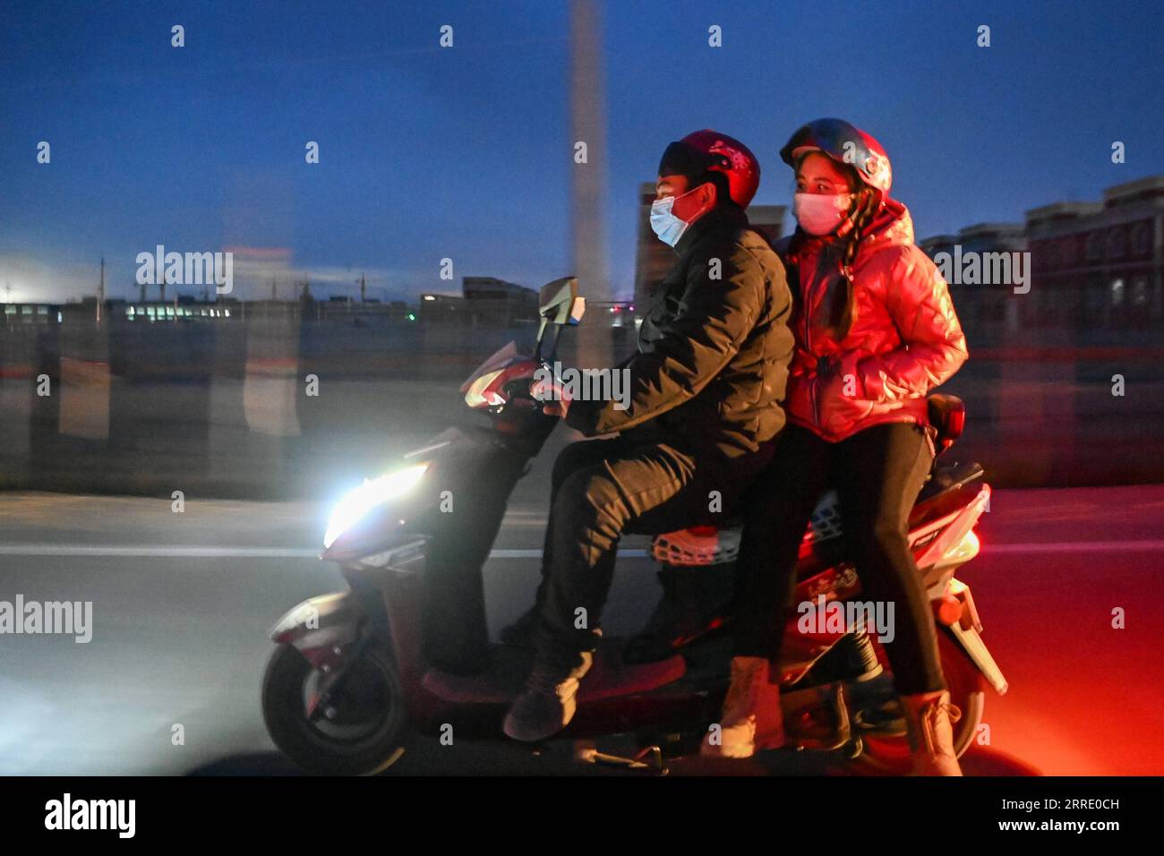 220116 -- YUTIAN, Jan. 16, 2022 -- Abudulezizi Maisedi carrying his wife Maynurhan Amang R with ...