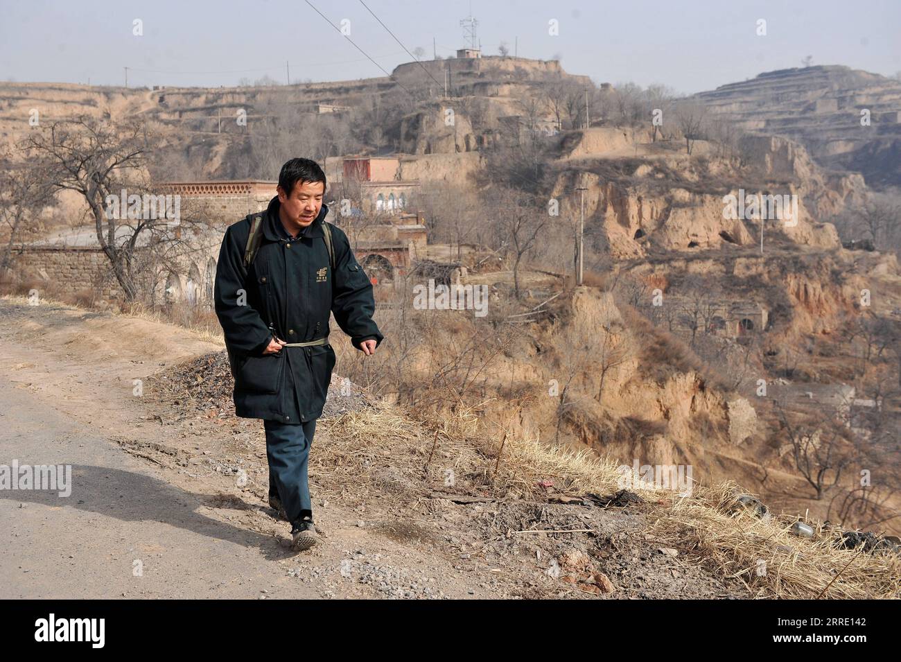 Poor father son 2020 hi-res stock photography and images - Alamy