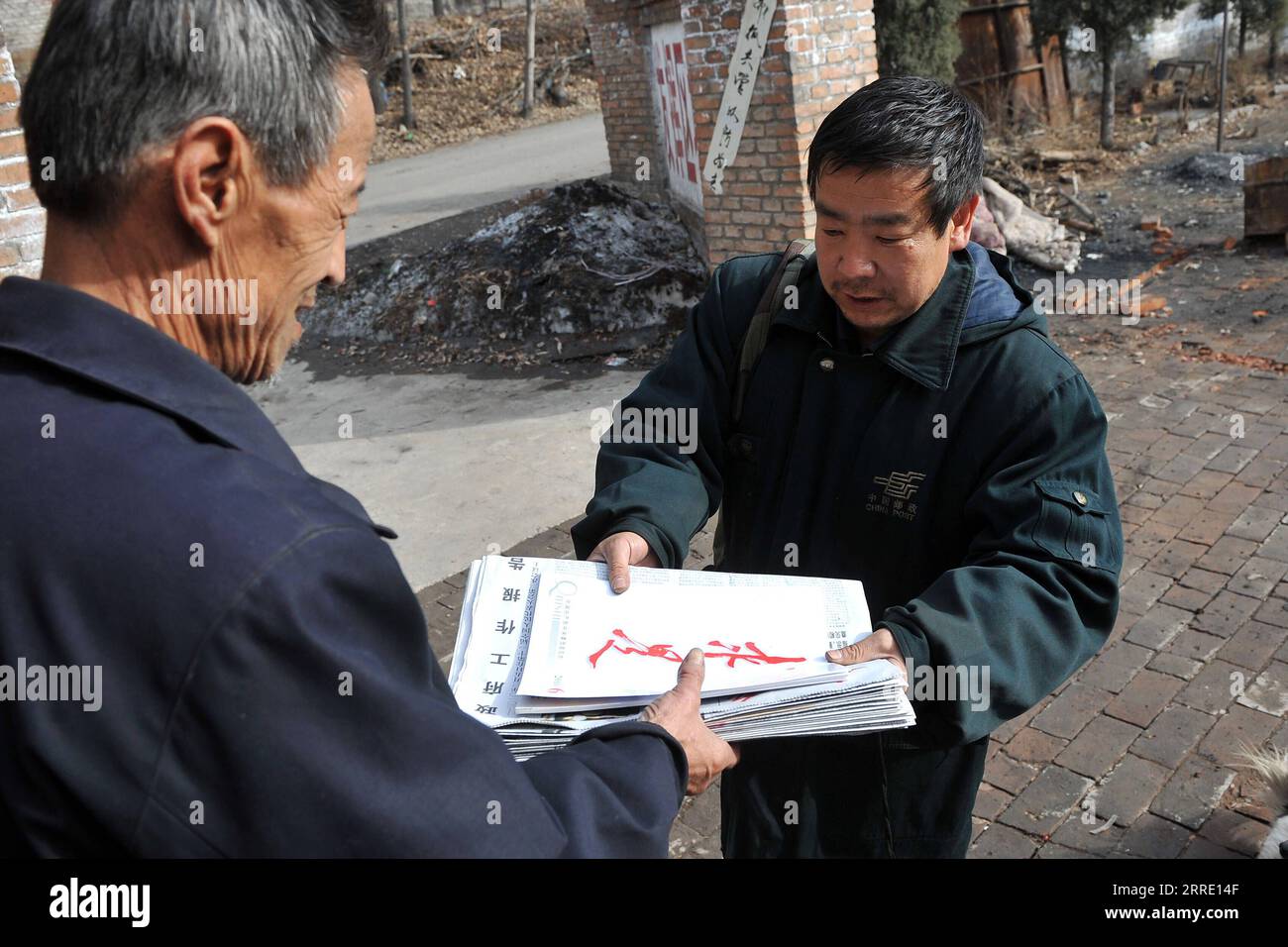 Poor father son 2020 hi-res stock photography and images - Alamy