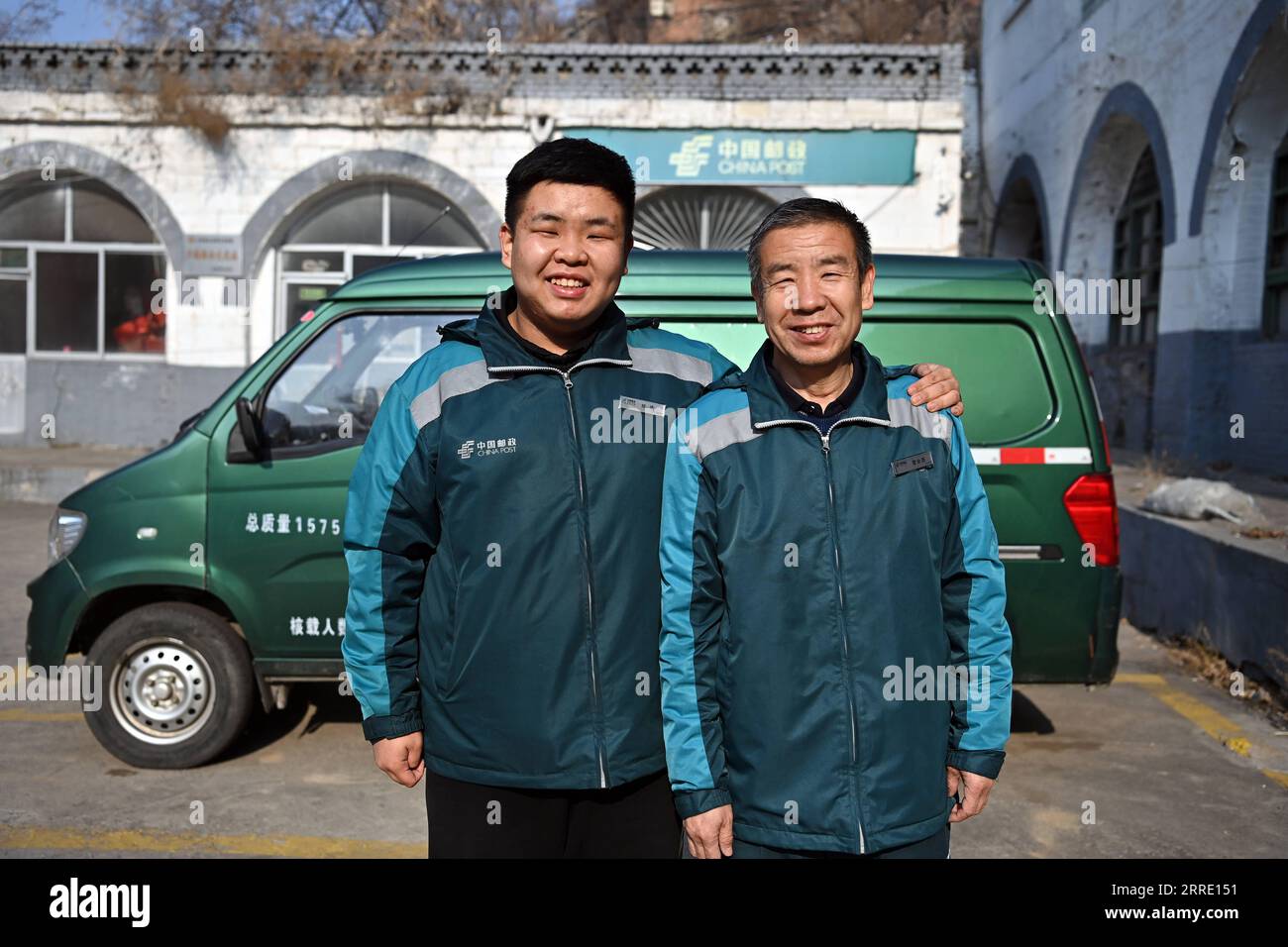 Poor father son 2020 hi-res stock photography and images - Alamy