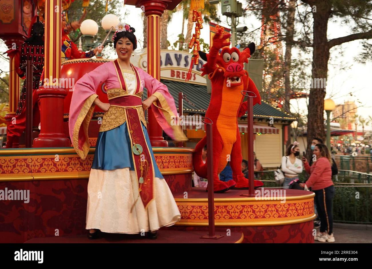 Mulan disney cartoon hi-res stock photography and images - Alamy