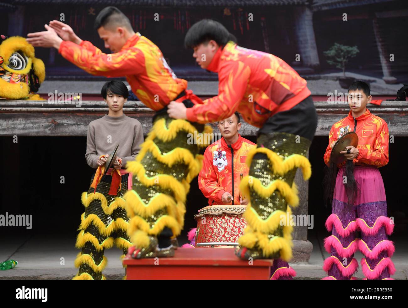 Lion dance team hi-res stock photography and images - Alamy