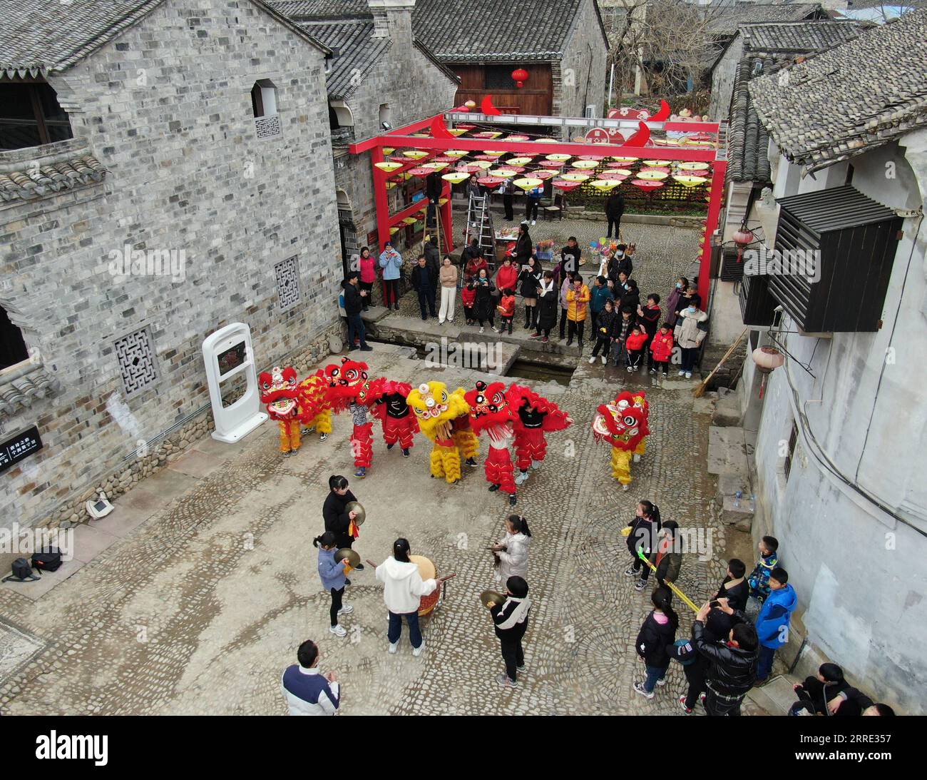 220123 -- NINGHAI, Jan. 23, 2022 -- The lion dance team trains at ...