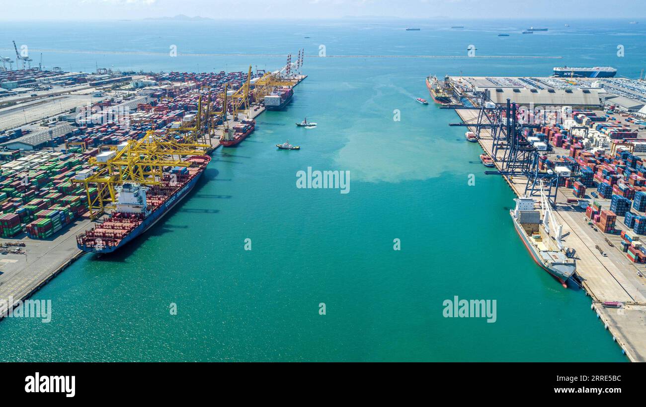 Laem chabang container port thailand hi-res stock photography and ...