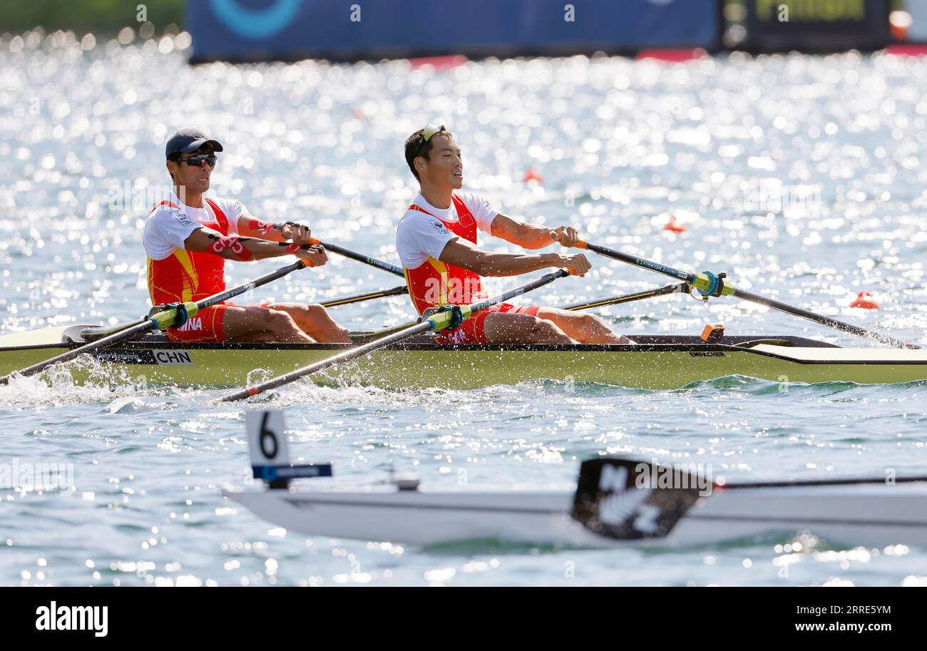 Belgrade, Serbia. 7th Sep, 2023. China's Fan Junjie (L) and Sun Man ...