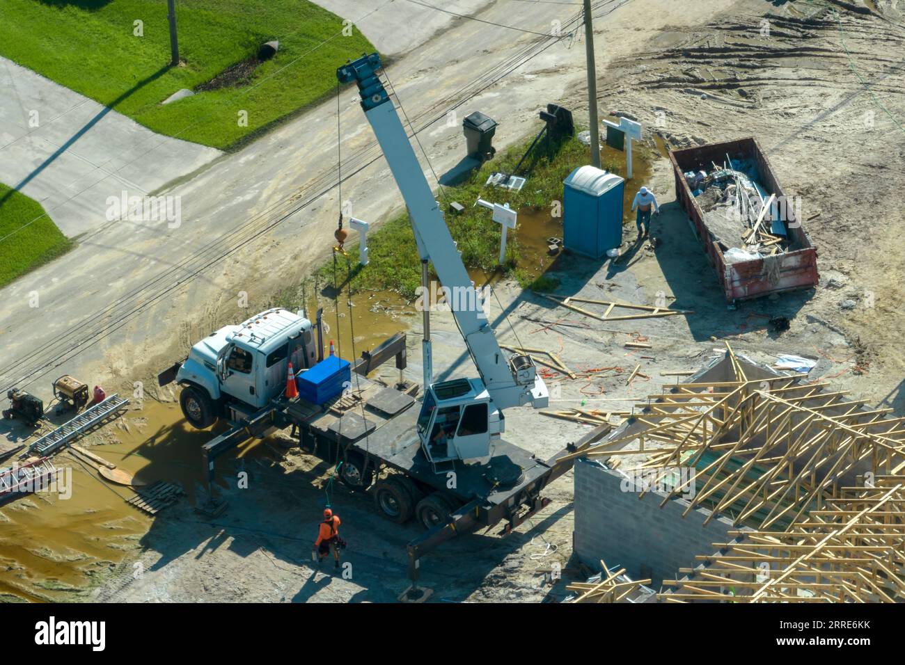 Crane lifting wooden frame hi-res stock photography and images - Alamy
