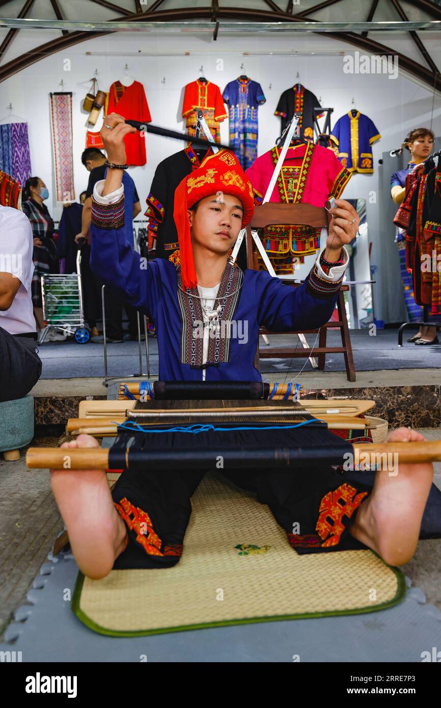 220205 -- HAIKOU, Feb. 5, 2022 -- File photo shows Huang Yangwei, a 24 ...