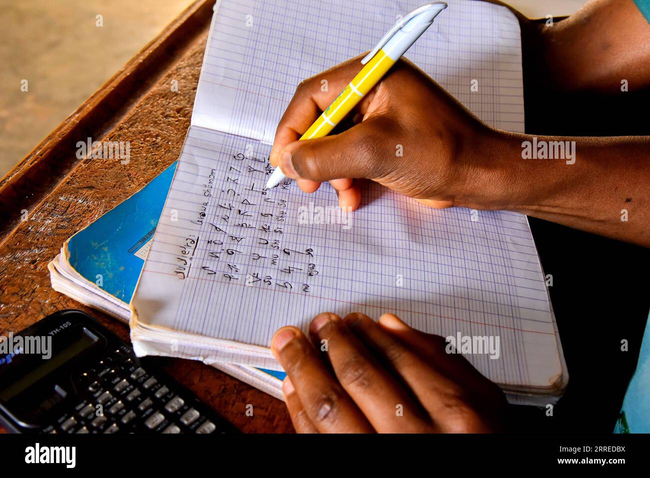 220220 -- FOUMBAN, Feb. 20, 2022 -- Students learn the Shu-mom , an ...