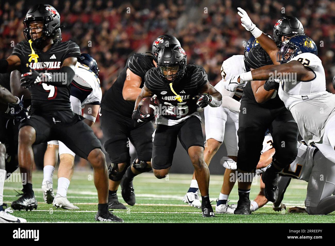 Louisville running back Jawhar Jordan (25) breaks through the Murray ...