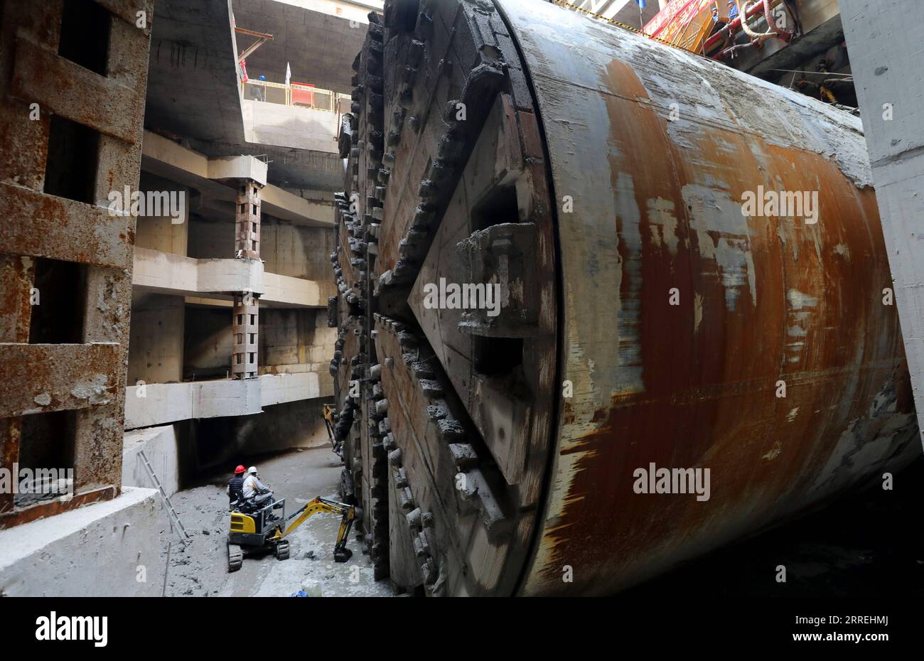 Tunnel construction tunneling shield hi-res stock photography and ...