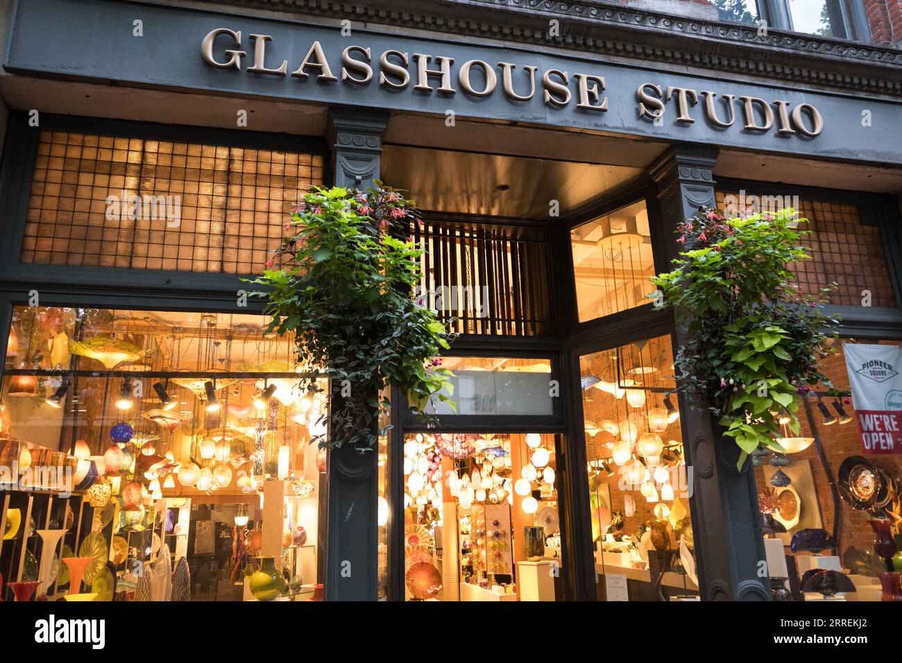 Seattle, USA. 7 Sep, 2023. Seattle’s Pioneer Square First Thursday Art ...