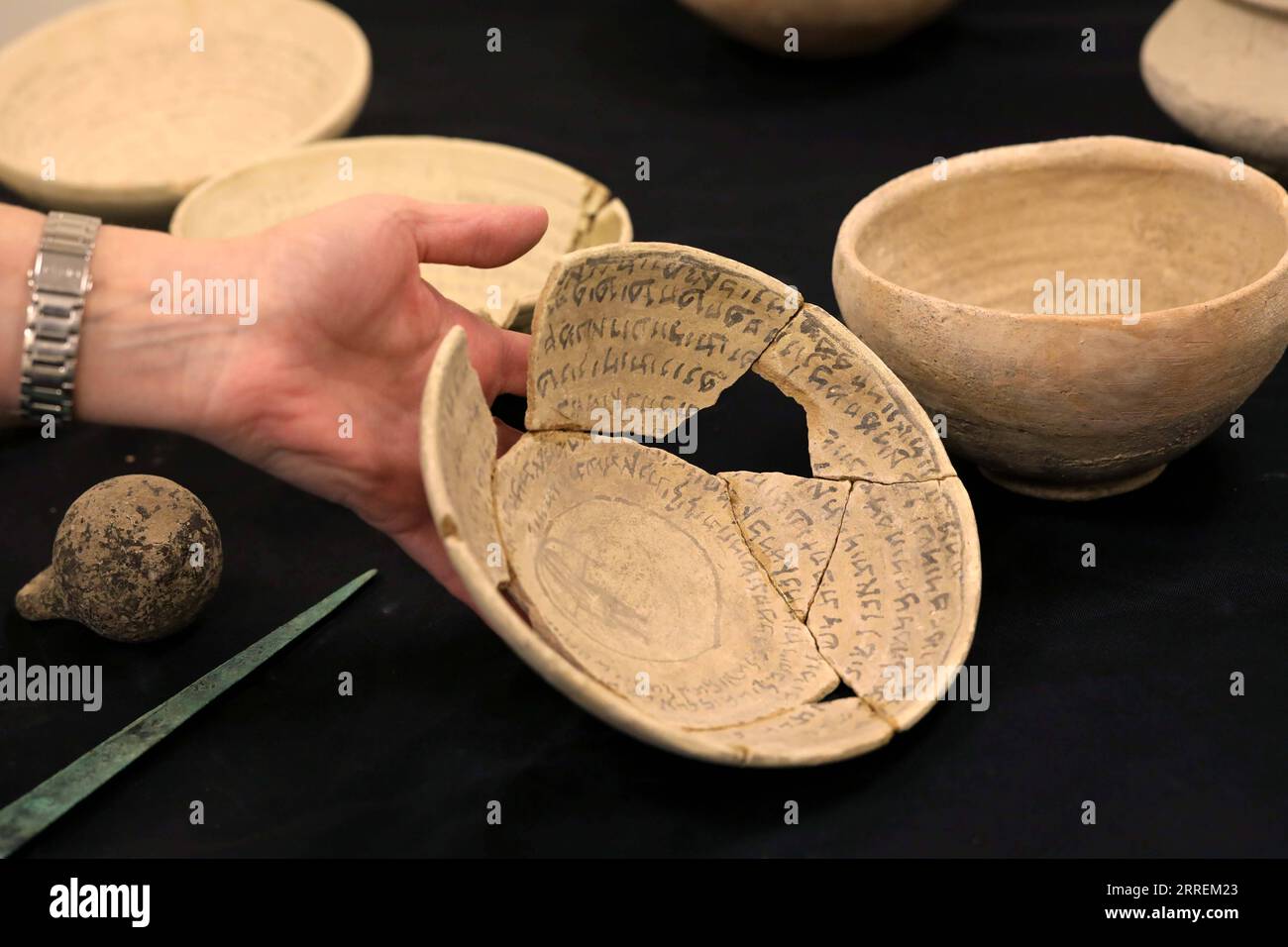 7 languages hi-res stock photography and images - Alamy