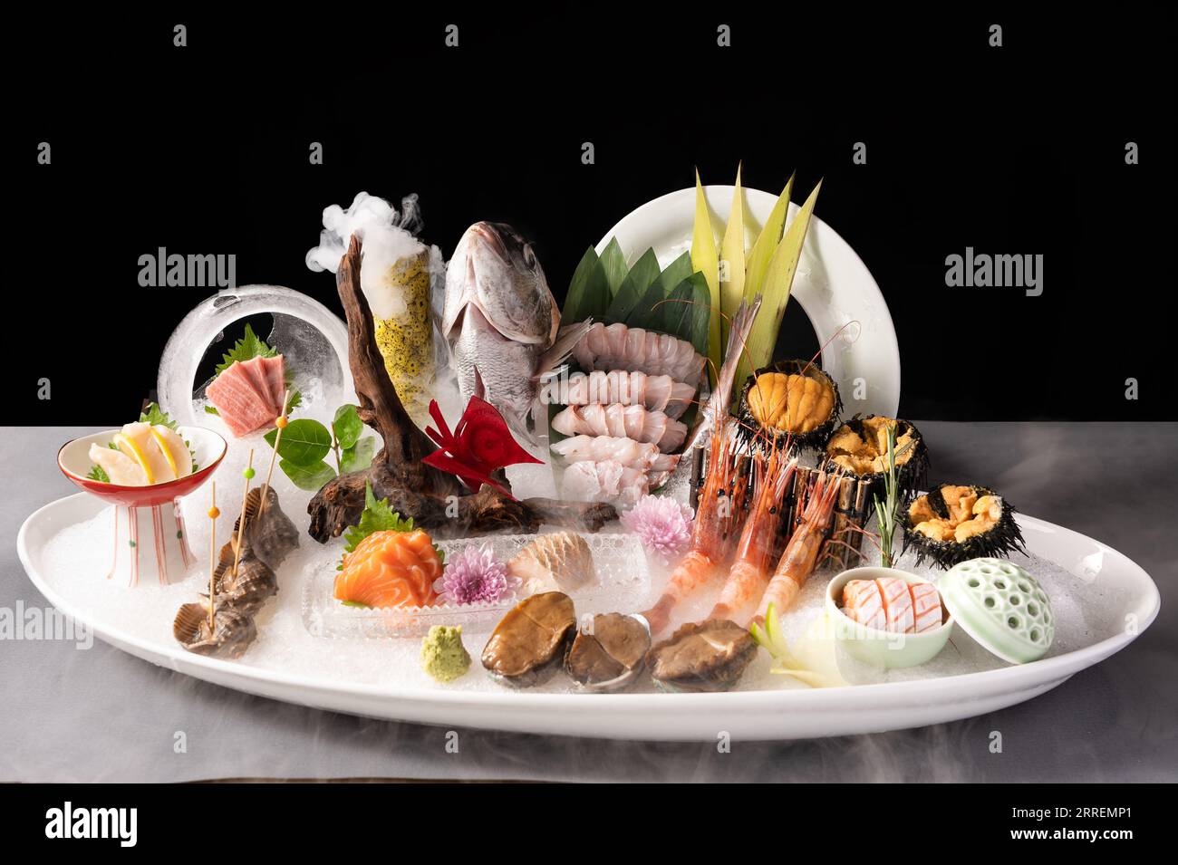 authentic japanese sashimi platter ，fresh sashimi set on ice, Japanese ...