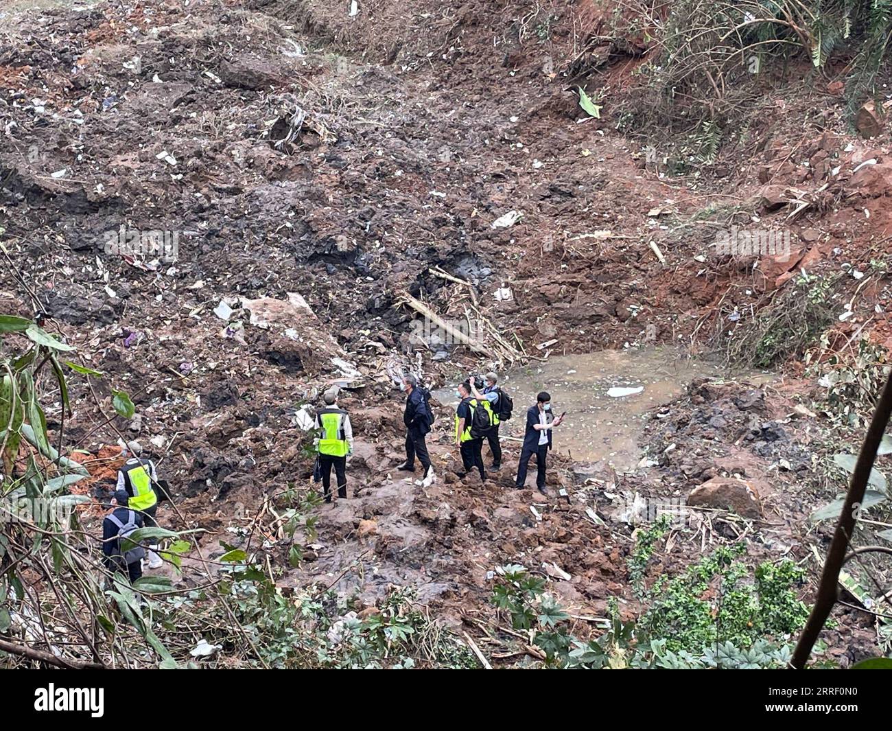 China, Rettungseinsatz nach Absturz von Flug MU5735 nahe Wuzhou 220322 ...