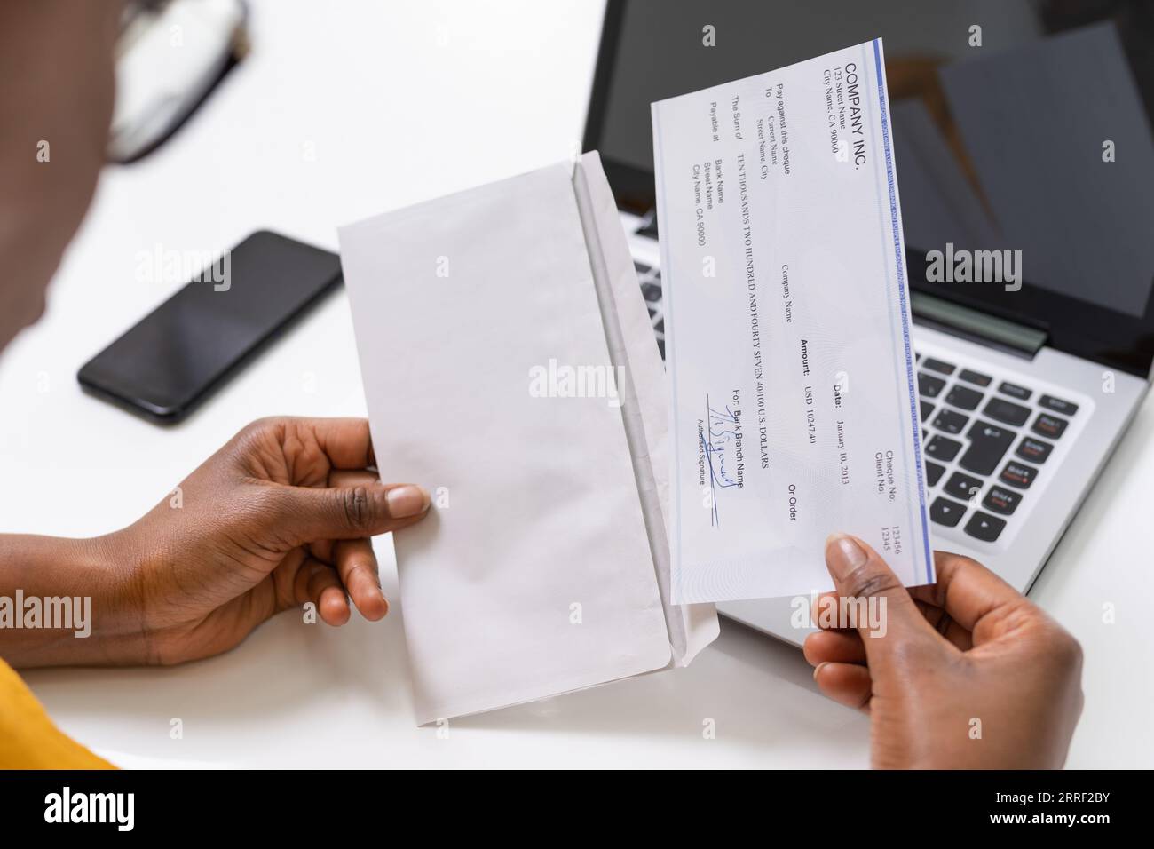 Holds holding black african girl hi-res stock photography and images ...