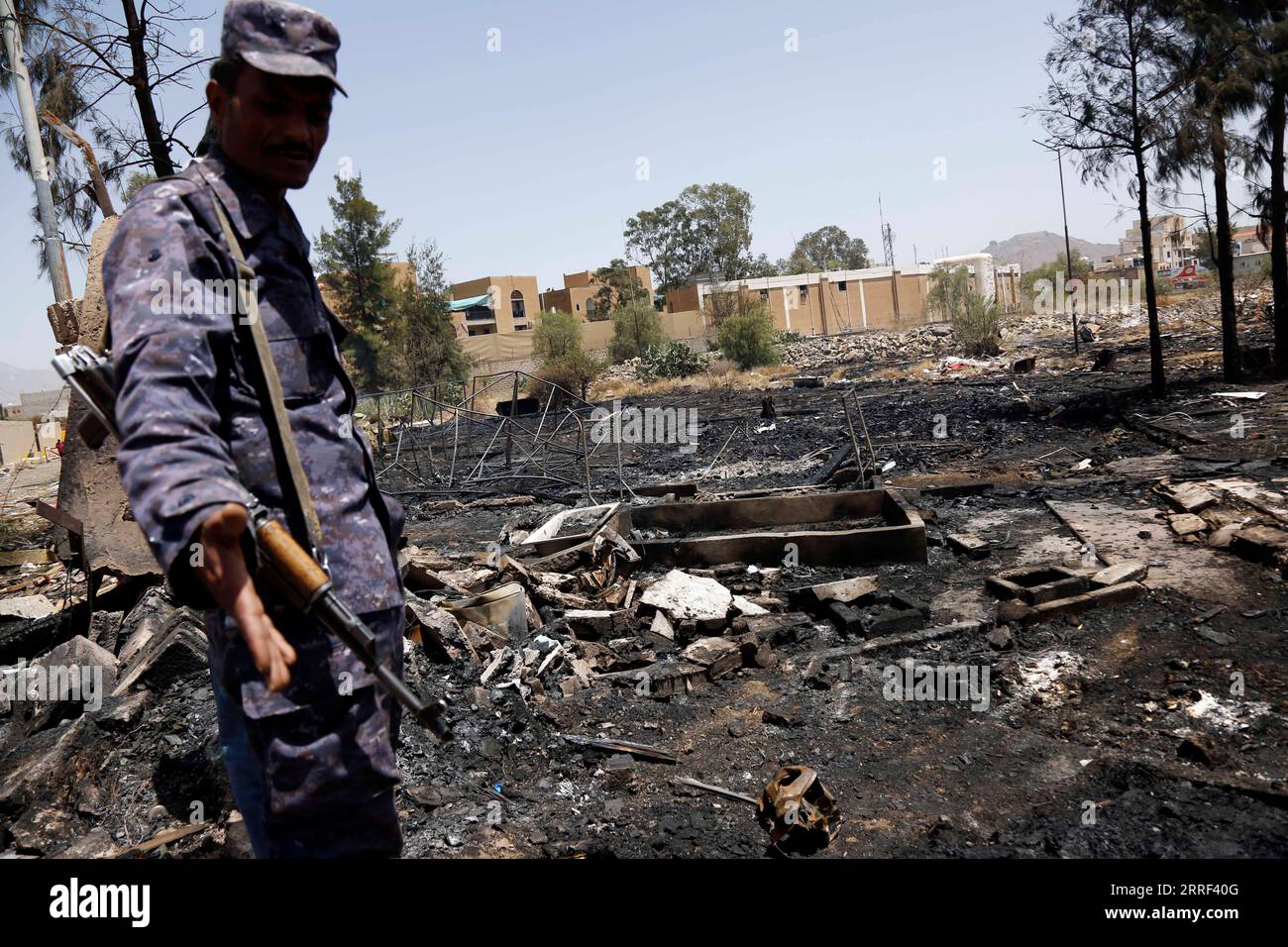 Houthi soldier hi-res stock photography and images - Alamy
