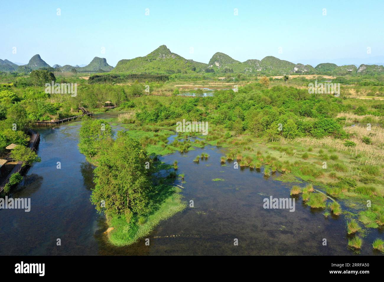 220408 -- GUILIN, April 8, 2022 -- Aerial photo taken on April 7, 2022 ...