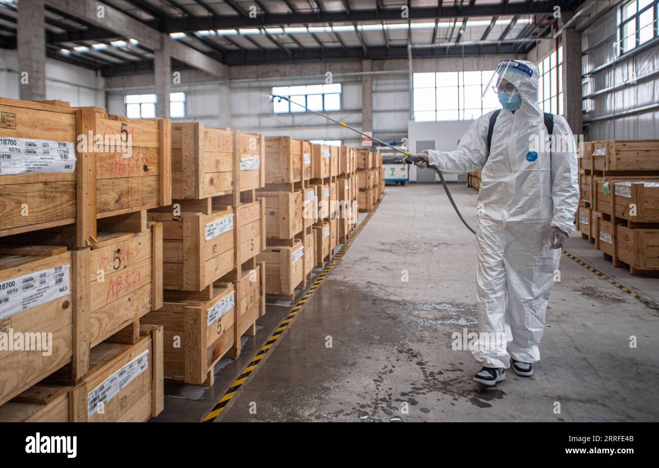 Warehouse workers entering hi-res stock photography and images - Alamy