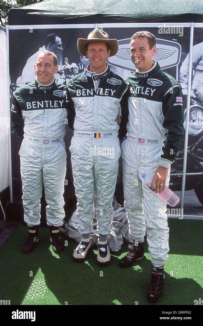 Bentley Team racing in the 2001 Le Mans 24 Hour race with Bentley Speed ...