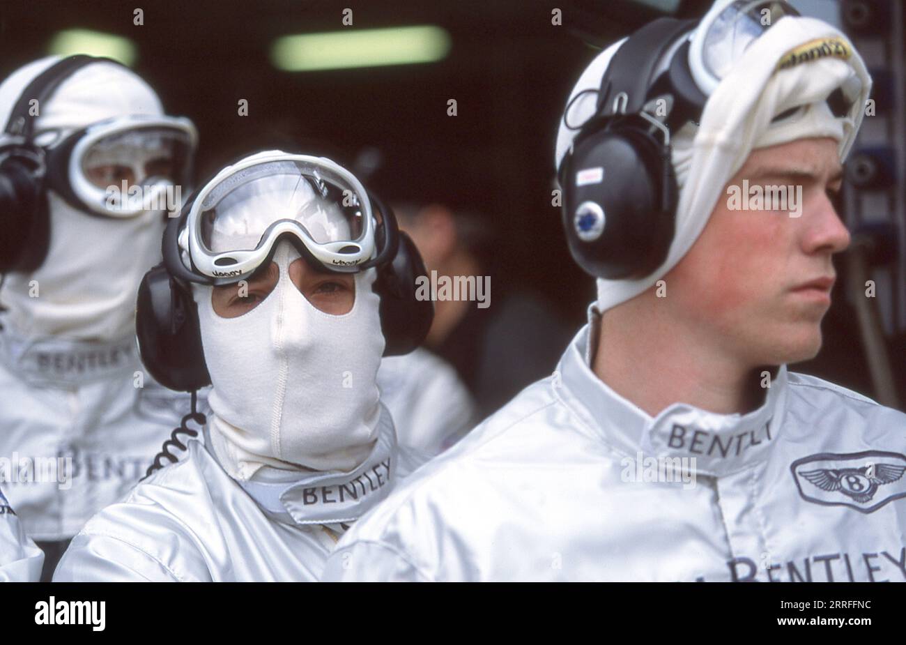 Bentley Team racing in the 2001 Le Mans 24 Hour race with Bentley Speed ...