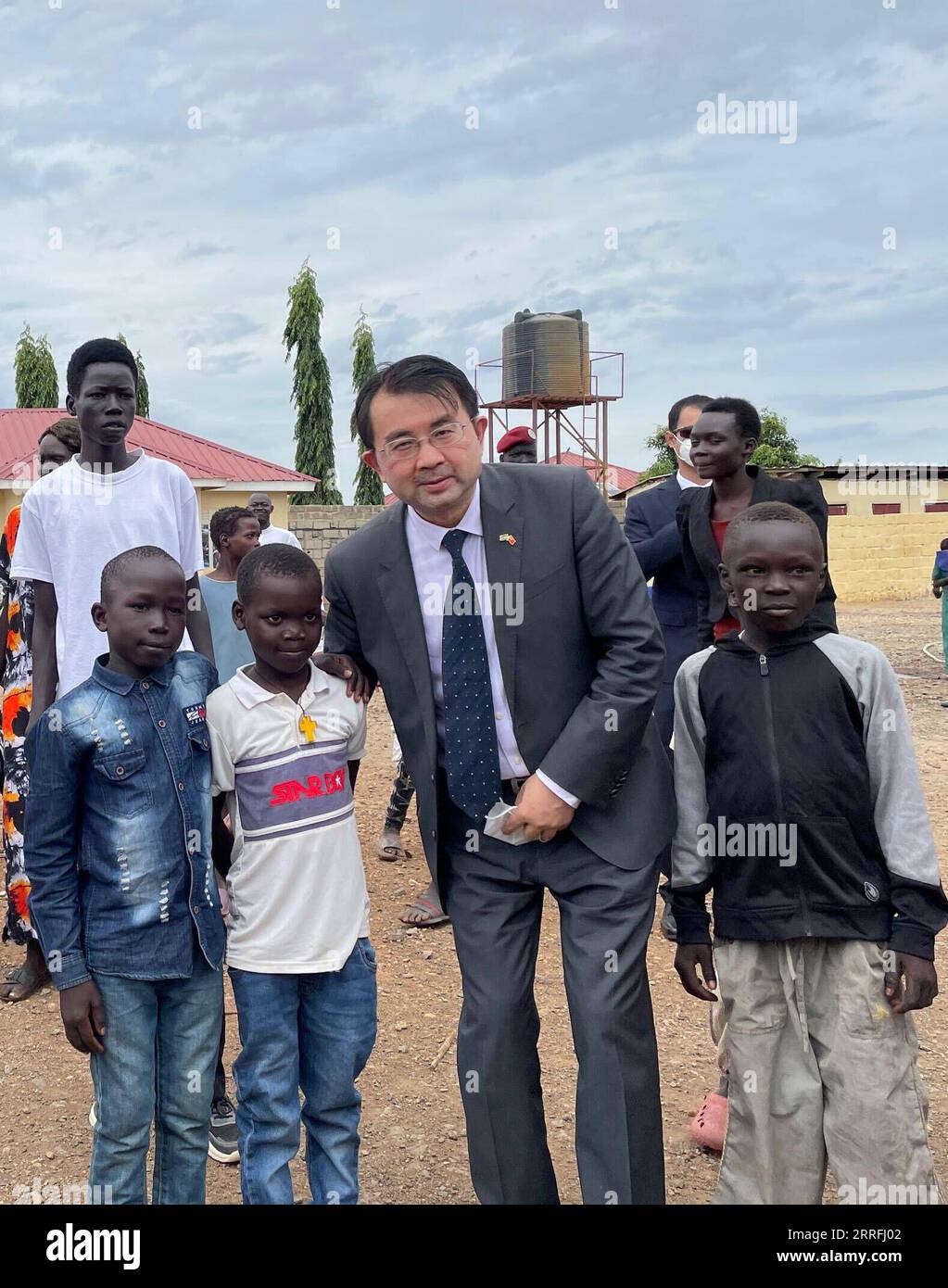 220419 -- JUBA, April 19, 2022 -- Hua Ning 2nd R, front, Chinese ...