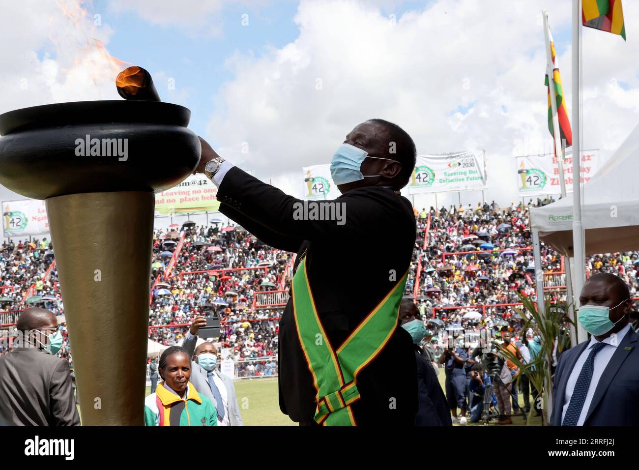 220418 -- BULAWAYO ZIMBABWE, April 18, 2022 -- Zimbabwean President ...