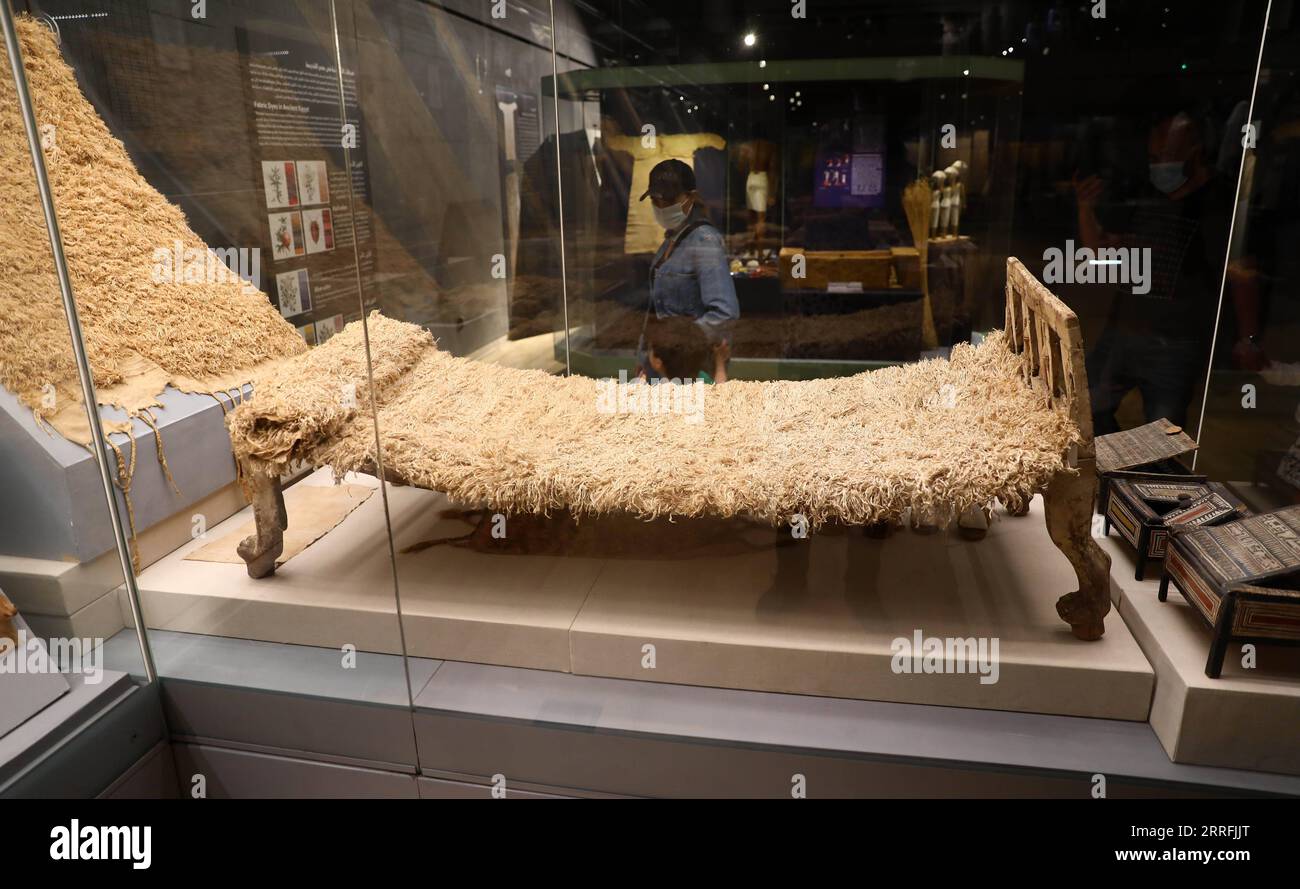 220419 -- CAIRO, April 19, 2022 -- People visit the newly-opened ...