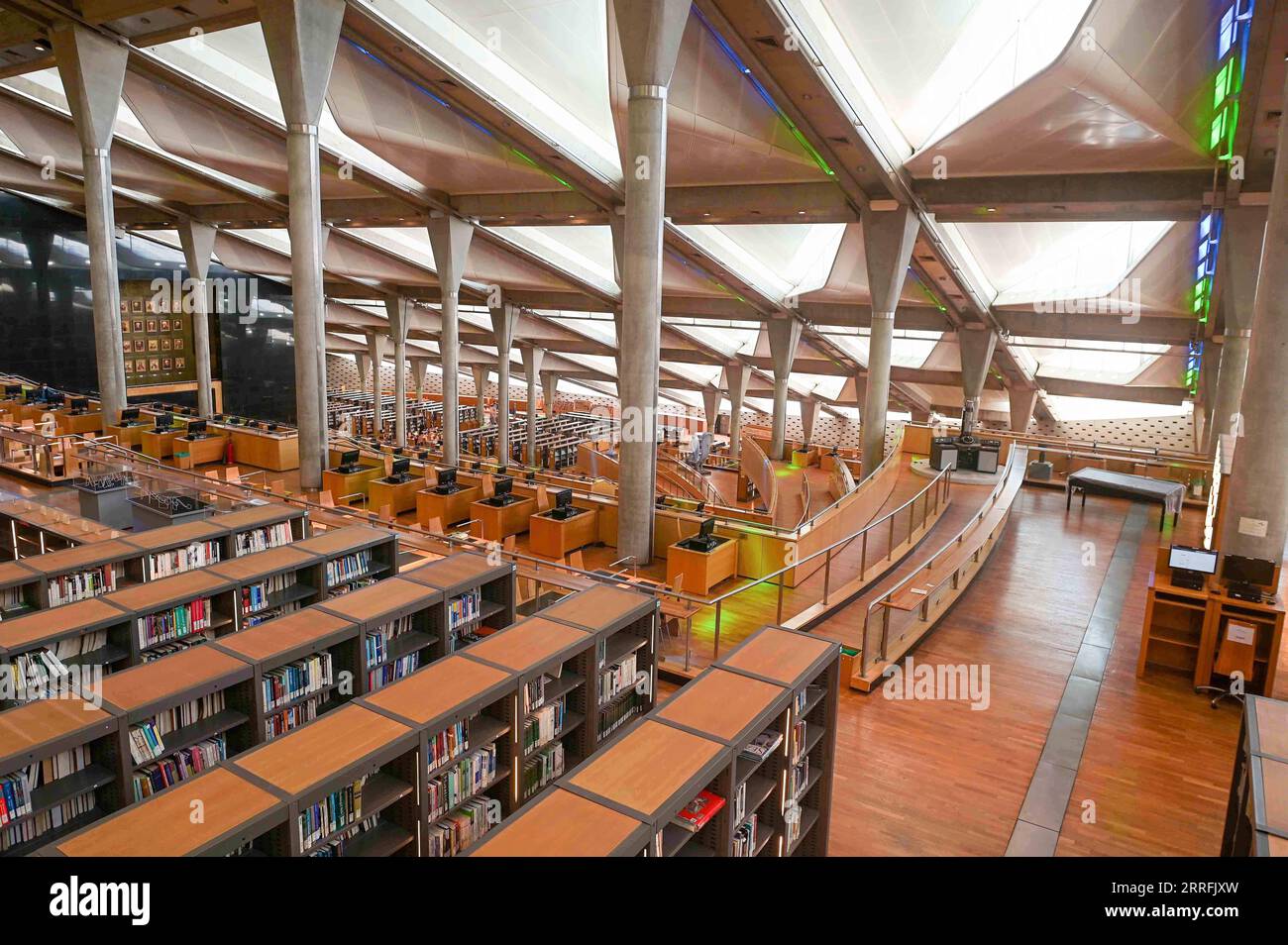 220420 -- CAIRO, April 20, 2022 -- Photo shows a view of the interior ...
