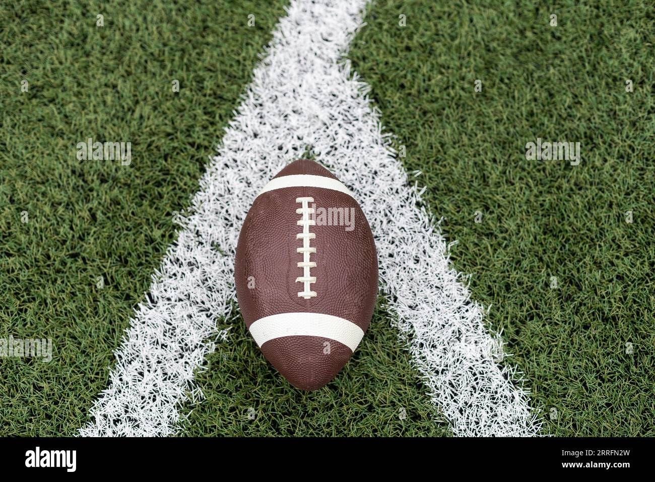 50 yard hash mark hi-res stock photography and images - Alamy