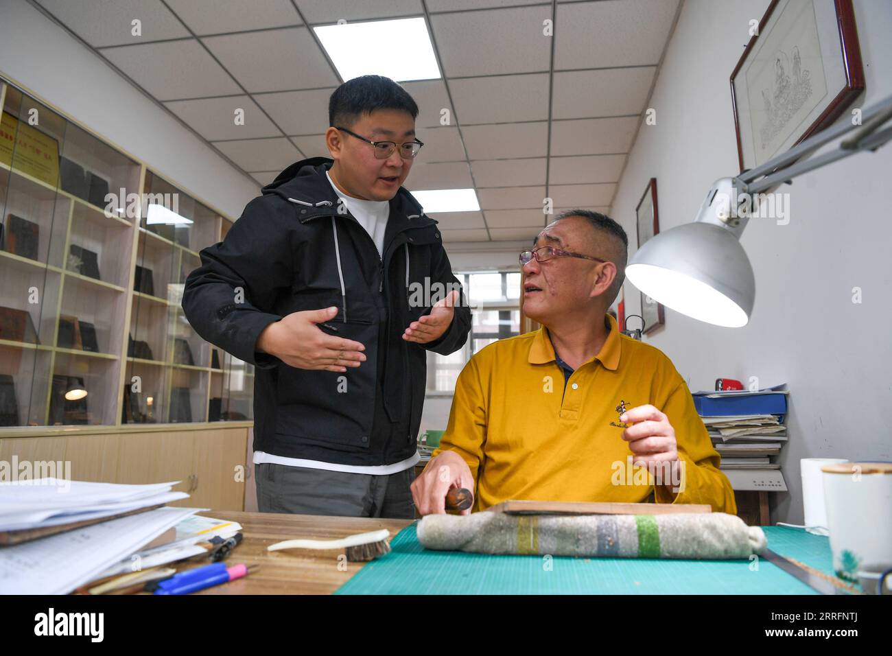 Chinese printing press hi-res stock photography and images - Alamy