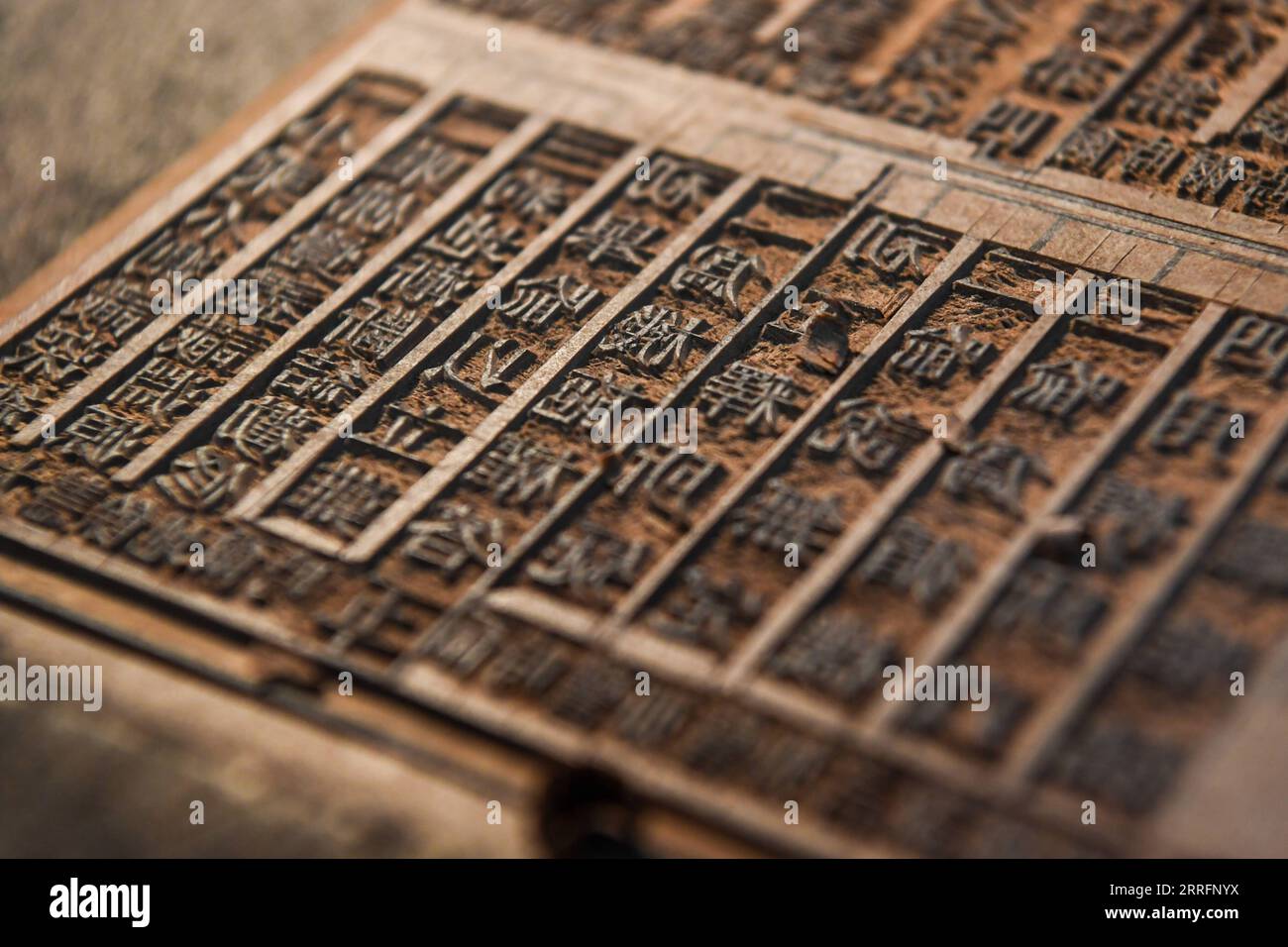 Ancient chinese block press hi-res stock photography and images - Alamy