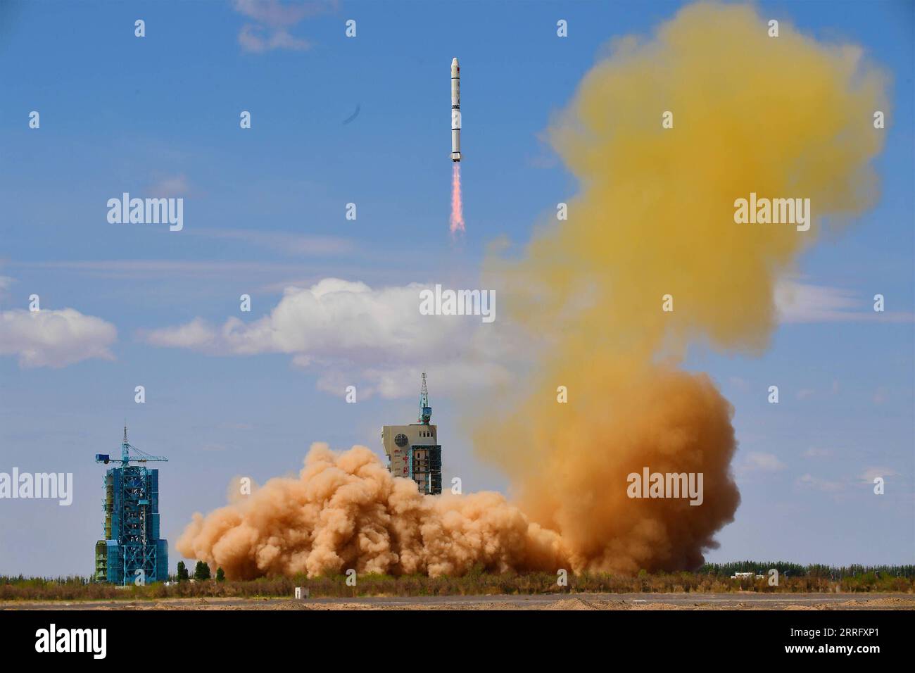 China jiuquan satelites launch hi-res stock photography and images - Alamy