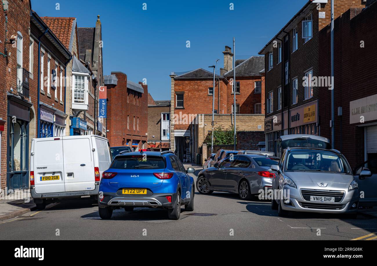 Narrow street parking hi-res stock photography and images - Alamy