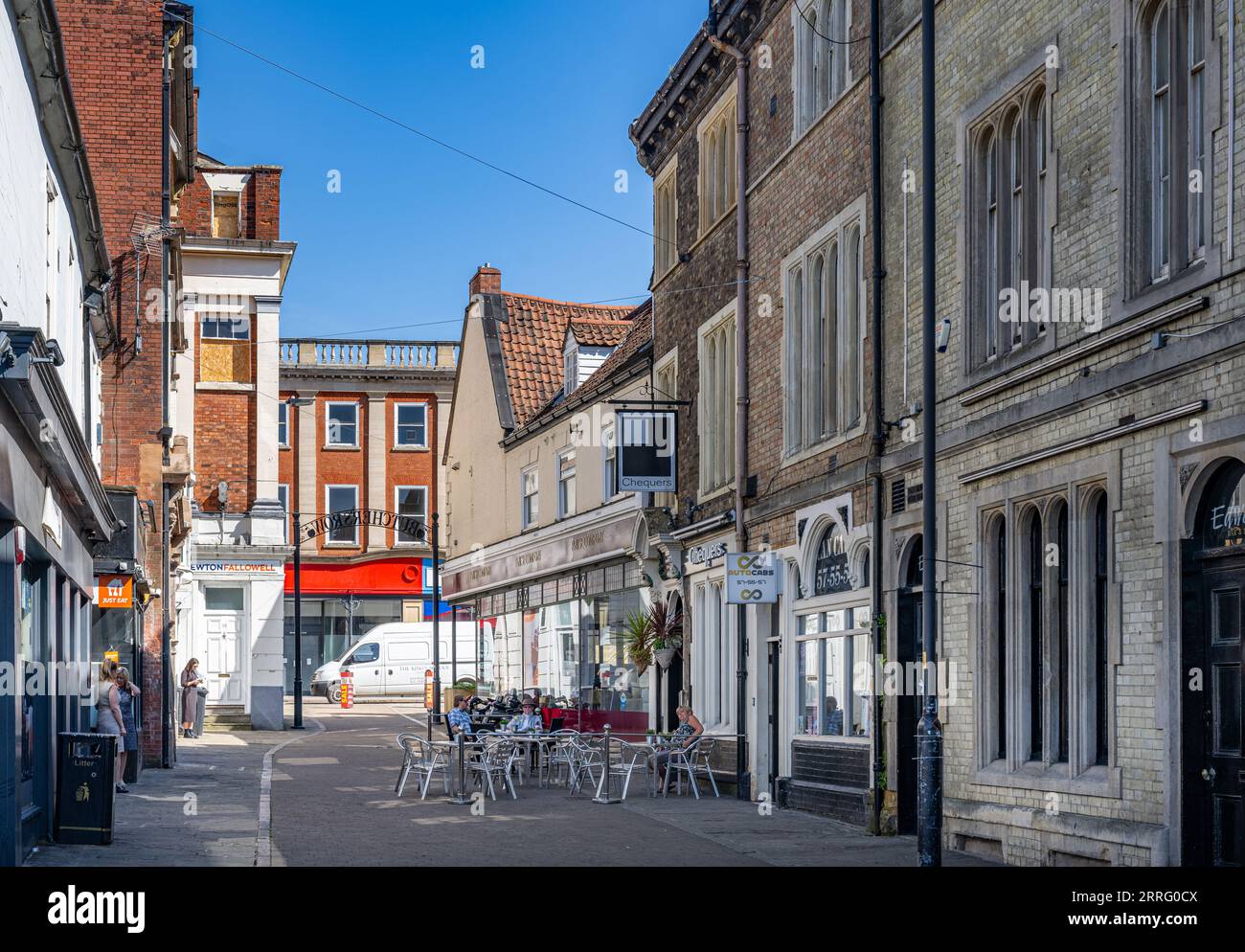 Butchers Row Grantham Lincolnshire – A pavement café and bar on hot ...