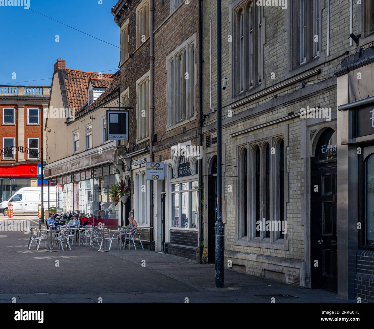 Butchers Row Grantham Lincolnshire – A pavement café and bar on hot ...