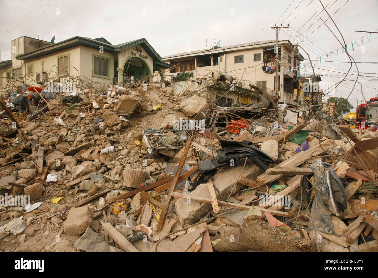 Nigeria building collapse hi-res stock photography and images - Alamy