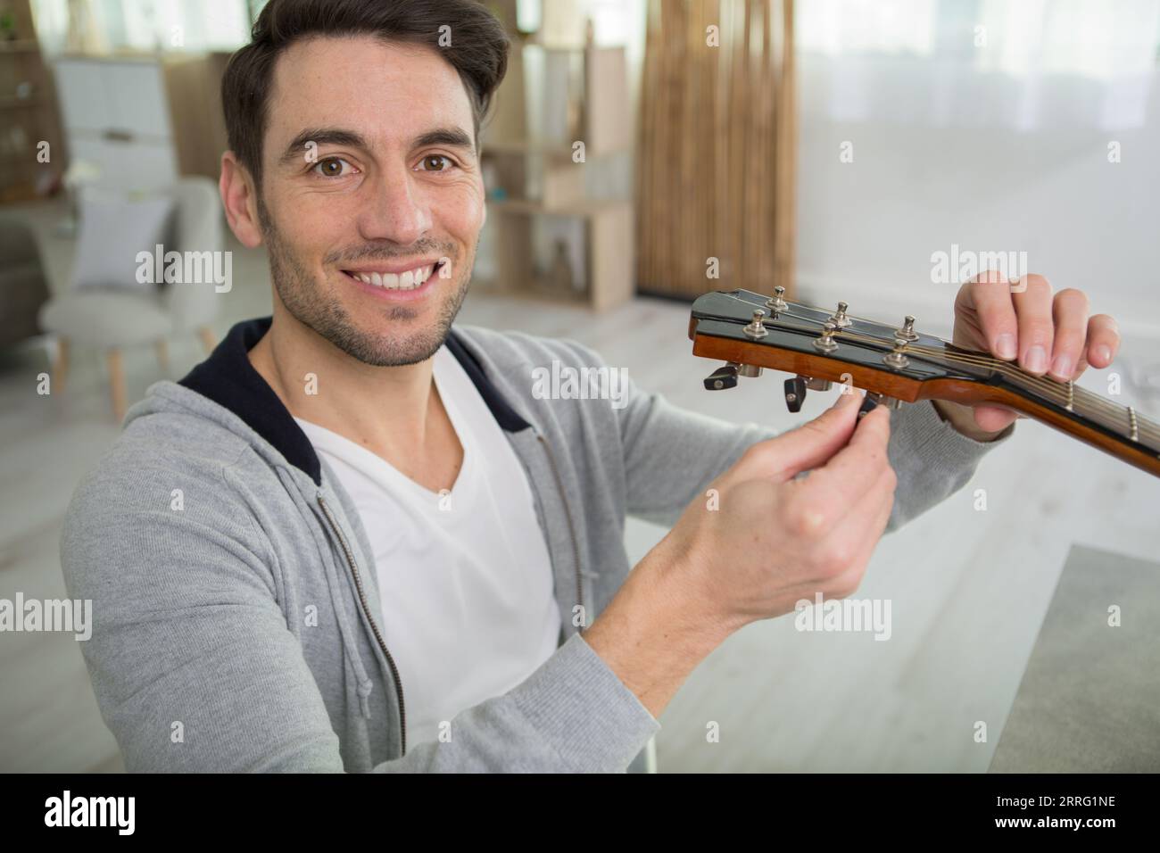 Old man guitar maker hi-res stock photography and images - Alamy