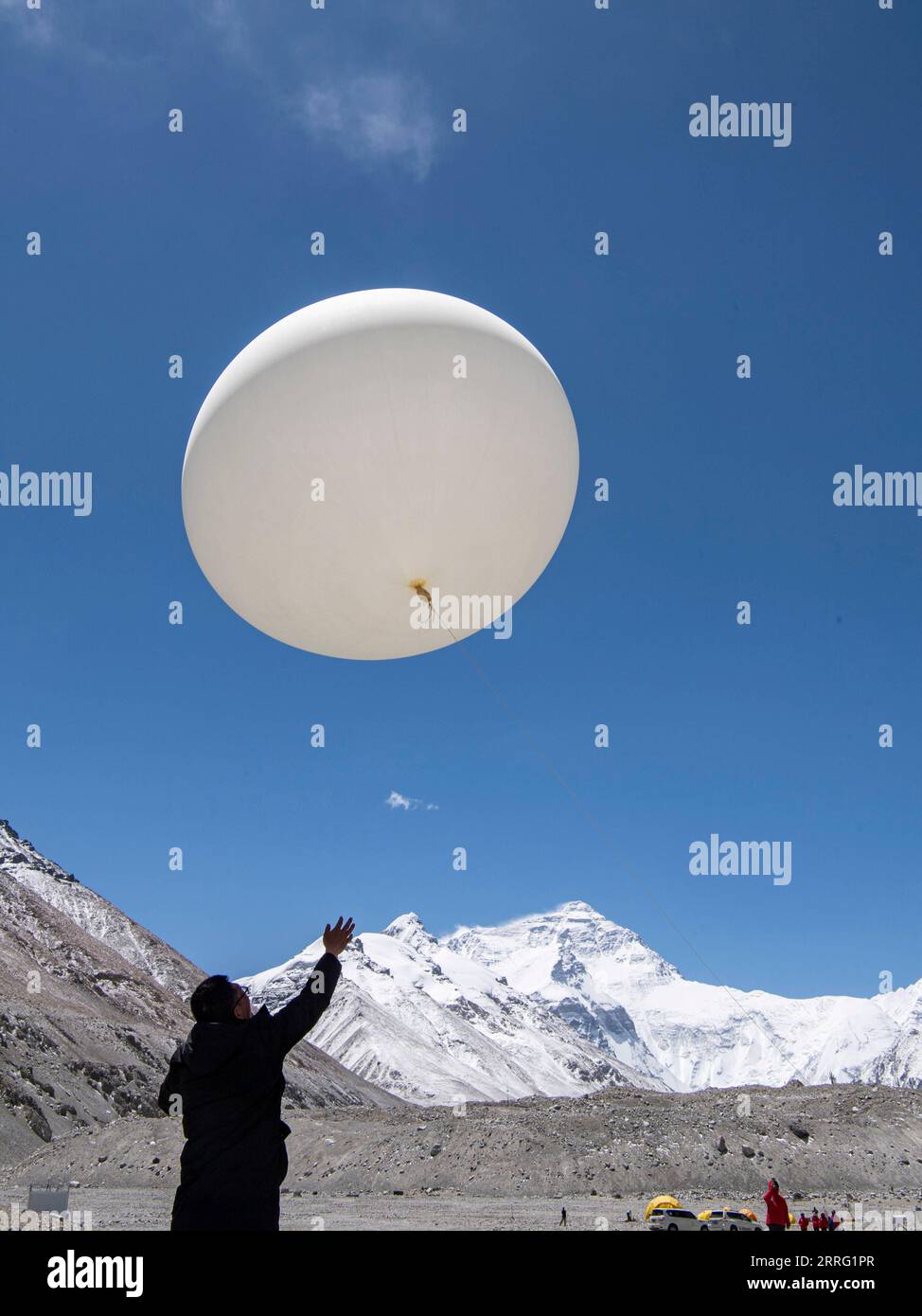 High altitude weather balloon hi-res stock photography and images - Alamy