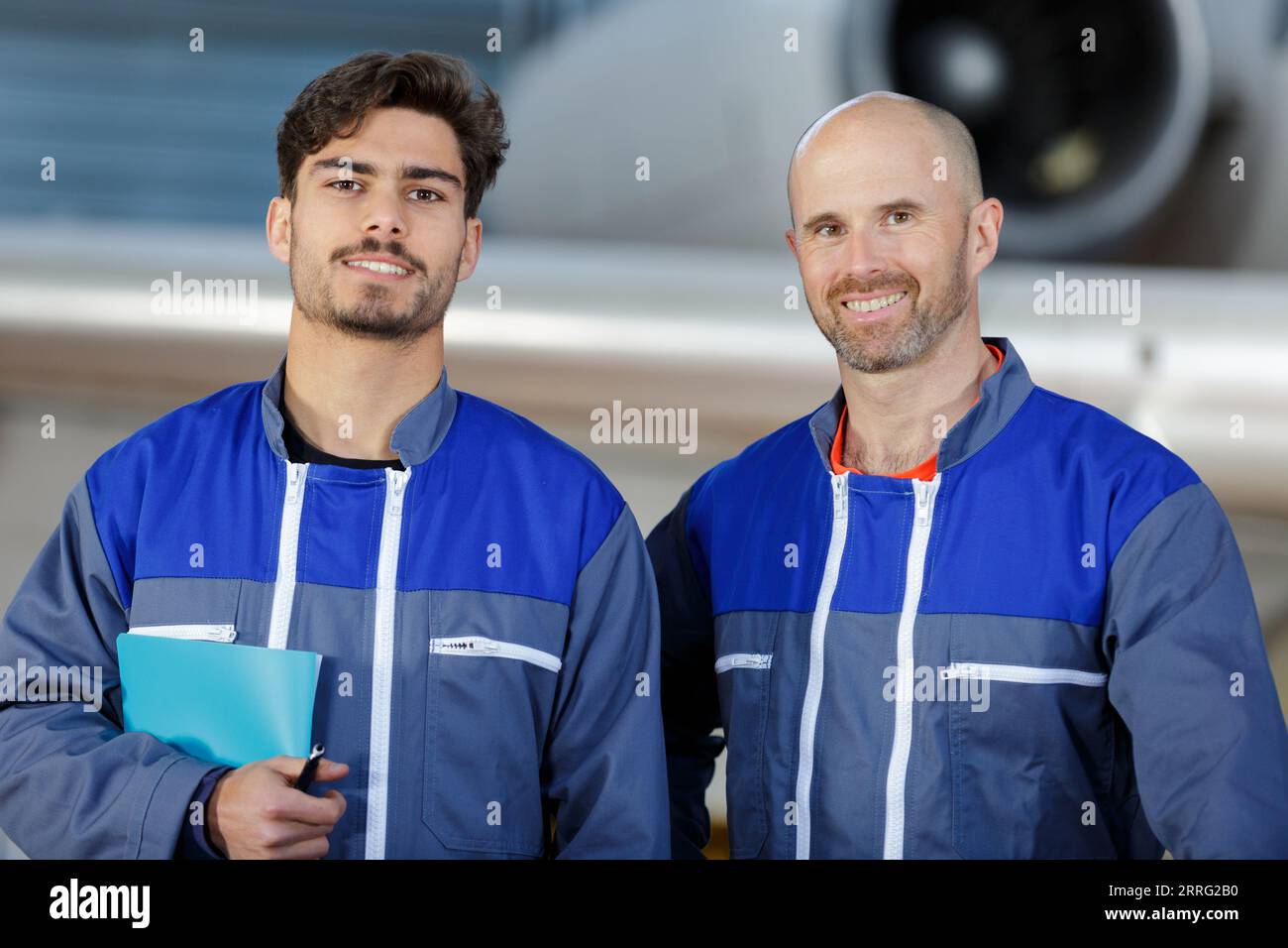 Aeroplane factory workers hi-res stock photography and images - Alamy