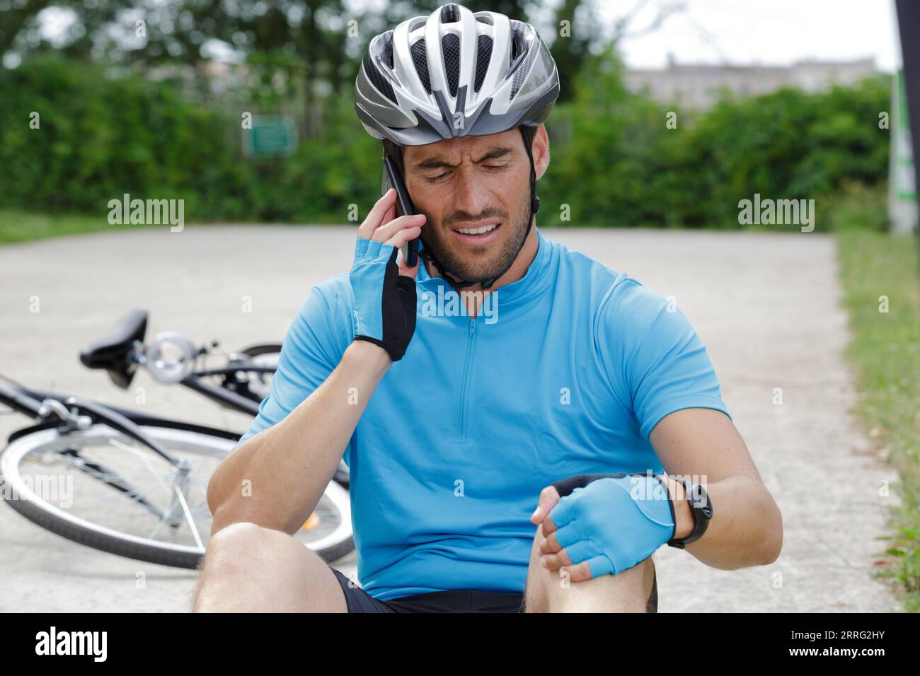Injured cyclist traffic hi-res stock photography and images - Alamy