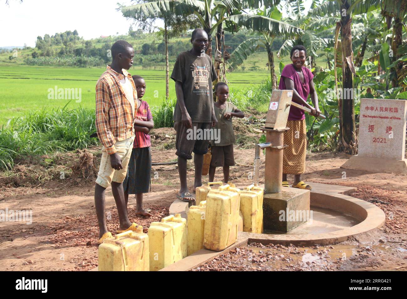 220507 -- KIGALI, May 7, 2022 -- Reisdents fetch water from a borehole ...