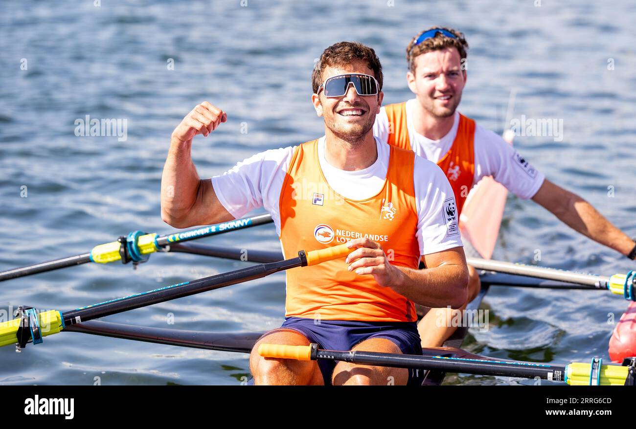Double skiff skull hi-res stock photography and images - Alamy