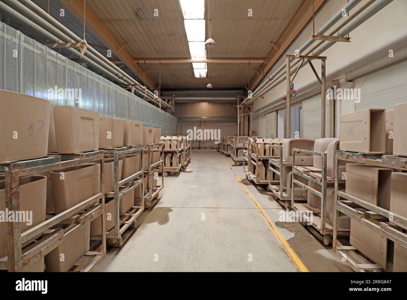The semi-finished sanitary ware storage workshop is in the factory ...