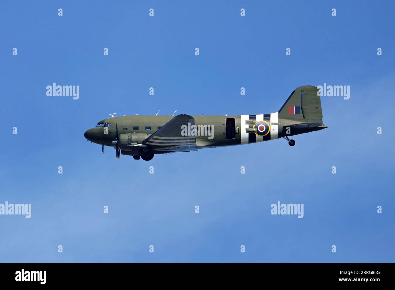 Douglas Dakota DC-3 prepares for Parachute Drop at the Cosby Victory ...
