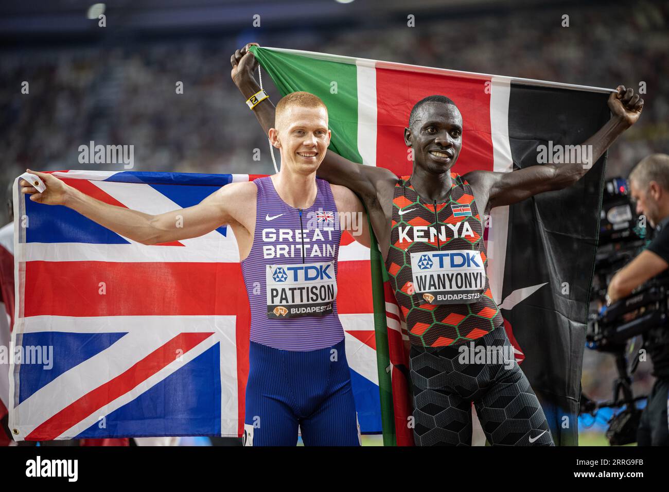 Ben Pattison celebrating her medal with her country's flag in the 800 ...